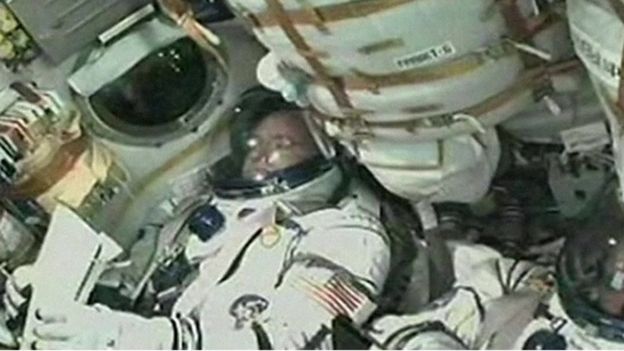 Astronauts dock at the International Space Station - BBC News