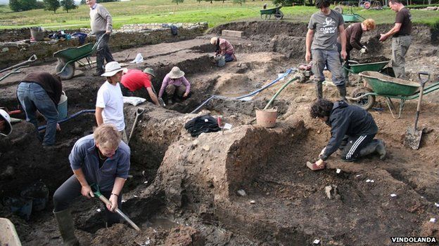 Injured soldiers help with dig at Roman fort Vindolanda - BBC News