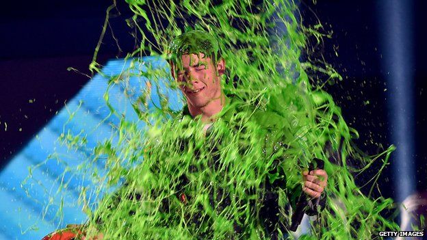 Nick Jonas gets the slime treatment at Nickelodeon Kids' Choice Awards ...