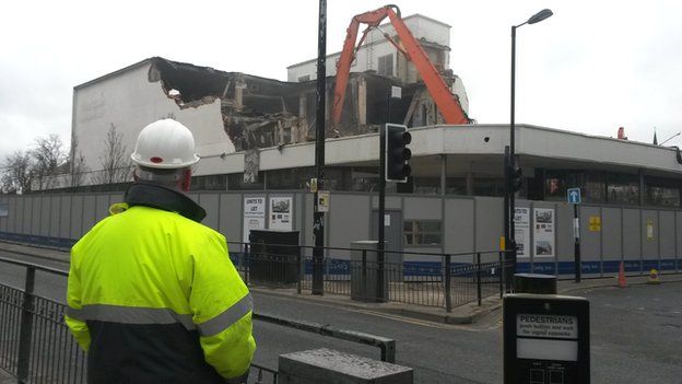 Demolition starts on Harrogate Beales department store - BBC News