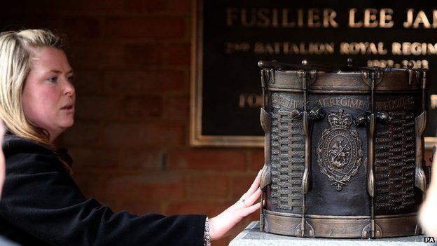 Lee Rigby memorial goes on display in Middleton - BBC News