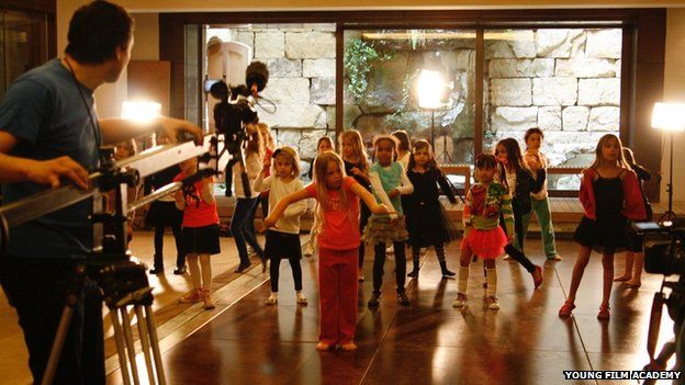 How much? The crazy cost of children's parties - BBC News