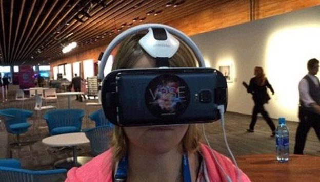Virtual reality looks for a role in journalism - BBC News
