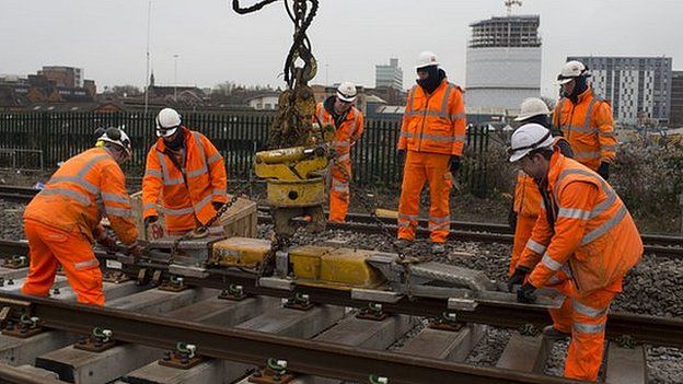 Reading Easter rail works to benefit commuters 'immediately' - BBC News