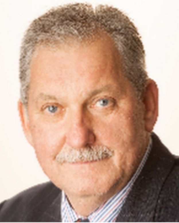 Election 2015: Key UKIP Wales figure steps down from role - BBC News