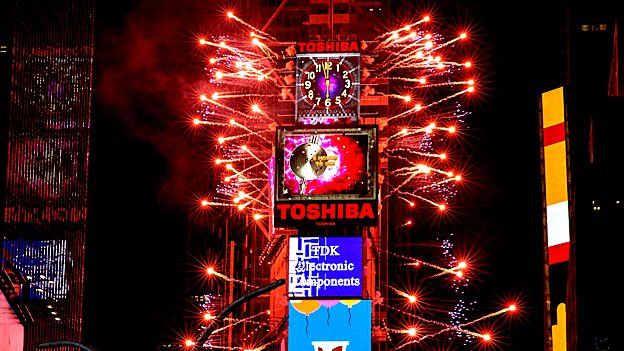 Blown away: How tech made fireworks bigger and bigger - BBC News