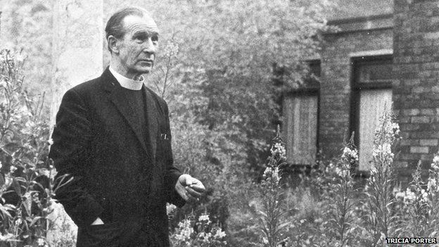 Photographs of life in 1970s Liverpool are exhibited - BBC News