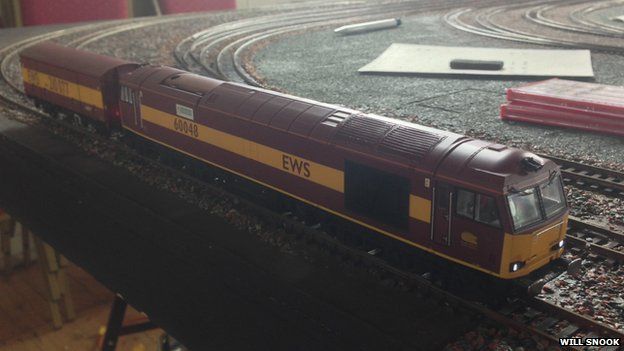 Giant model railway opens to public in Cheshire - BBC News