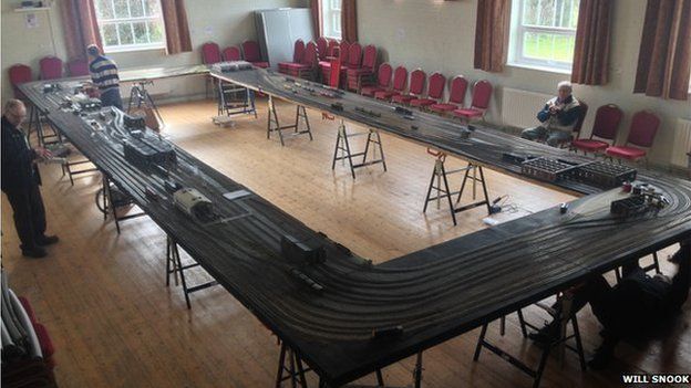 Giant model railway opens to public in Cheshire - BBC News