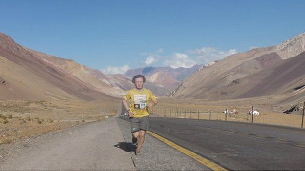 Runner Kevin Carr completes round-the-world record attempt - BBC News