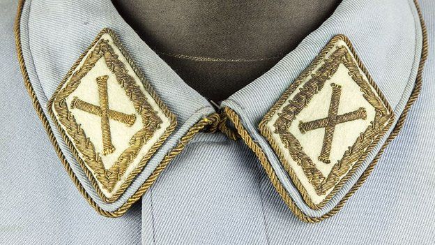 'Goering' Nazi uniform in Plymouth shop 'should be burnt' - BBC News