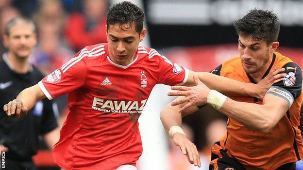 Tyler Walker: Nottingham Forest deal for Des Walker's son - BBC Sport