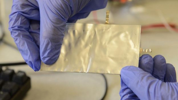 New lithium-air battery design shows promise - BBC News