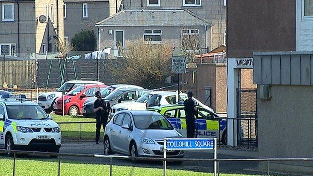 Armed police raid flat in Aberdeen drugs operation - BBC News