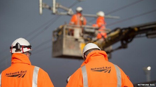 Network Rail sorry for signal failure 'disaster zone' at Slough - BBC News