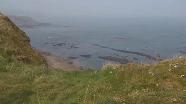 Girl, 15, airlifted after Filey cliff fall in North Yorkshire - BBC News