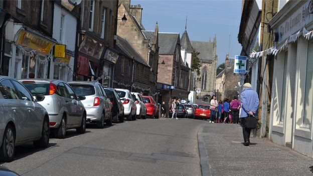 Dunblane ready for Andy Murray wedding to Kim Sears - BBC News