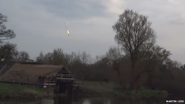 Warwick Castle trebuchet fireball 'sparked boathouse blaze' - BBC News