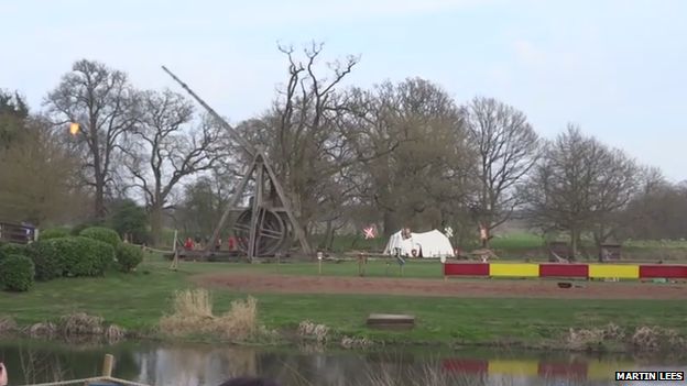 Warwick Castle trebuchet fireball 'sparked boathouse blaze' - BBC News