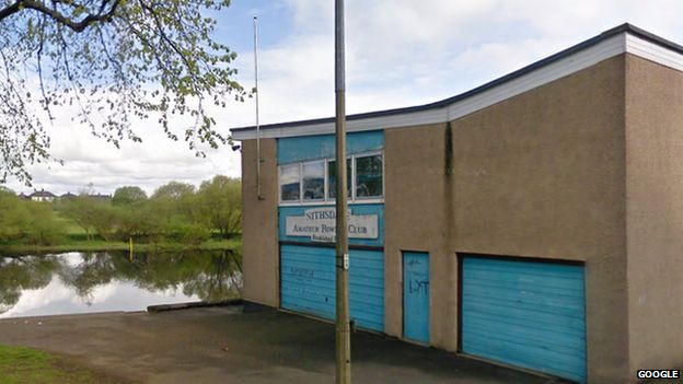 Dumfries vandals destroy Aberdeen club's rowing boats - BBC News