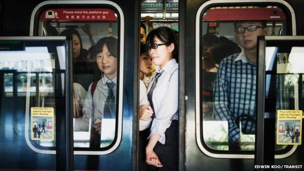Singapore photographer captures life on the MRT - BBC News