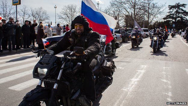 Pro-Putin Russian bikers spark Polish protest - BBC News
