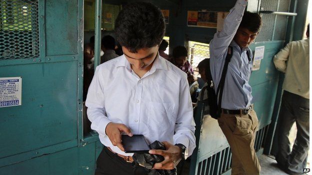 Indian papers back "save the internet" campaign - BBC News