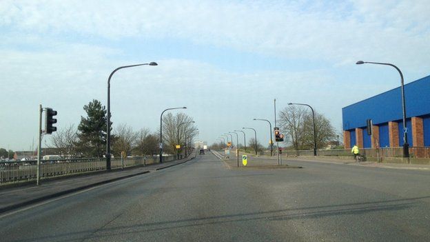 Northam Bridge repairs completed early - BBC News