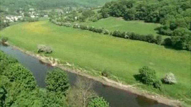 Wildlife trust 'worried' over Lugg Meadow homes plan - BBC News