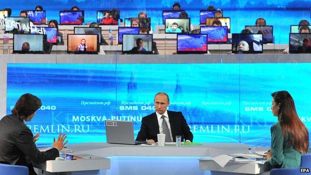 Putin condemns Kiev over 'blockade' of east Ukraine - BBC News