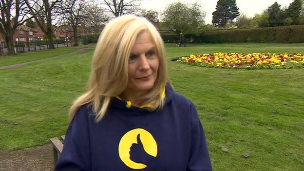 Stephen Sutton's mother takes on London Marathon - BBC News