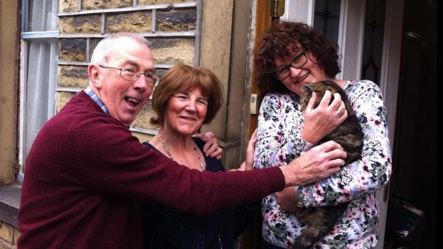 George the cat back home after 100-mile journey - BBC News