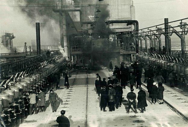 Ukraine crisis: The factory that has been shelled 165 times - BBC News