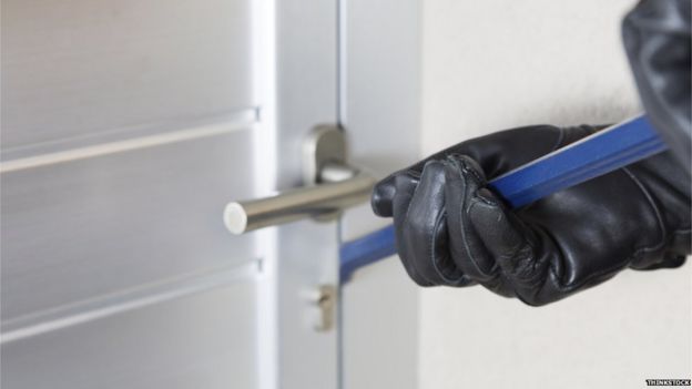 Lanarkshire police warning over burglary symbols outside homes - BBC News