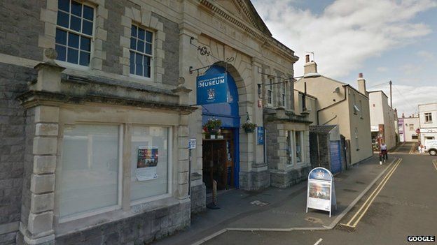 Weston Museum closes ahead of £1m revamp - BBC News