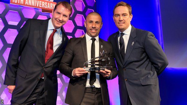 Kevin Phillips: Ex-England striker wins Football League award - BBC Sport