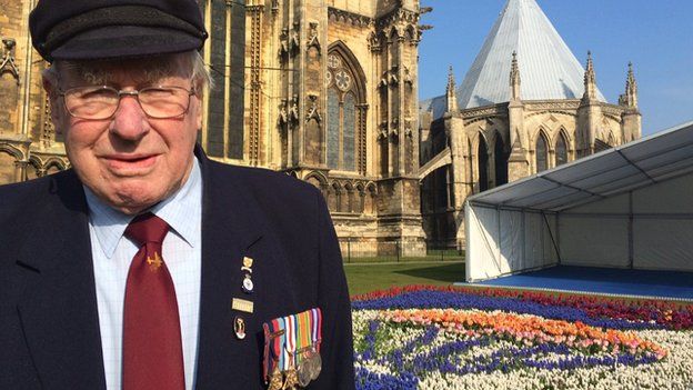 Dutch bulb mosaic marks Operation Manna campaign - BBC News