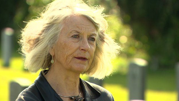 Eric Hunter: Daughter of WW2 pilot visits Belfast grave over 70 years ...