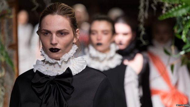 Vogue features first transgender model in its May issue - BBC News