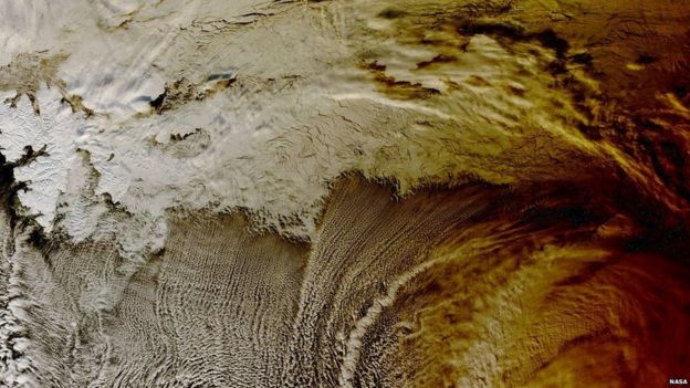 In pictures: Nasa releases pictures of Earth's beauty - BBC News
