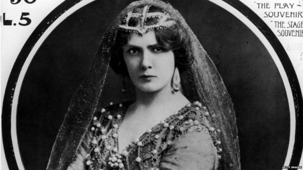 Shakespeare's evolving attitudes towards women - BBC News