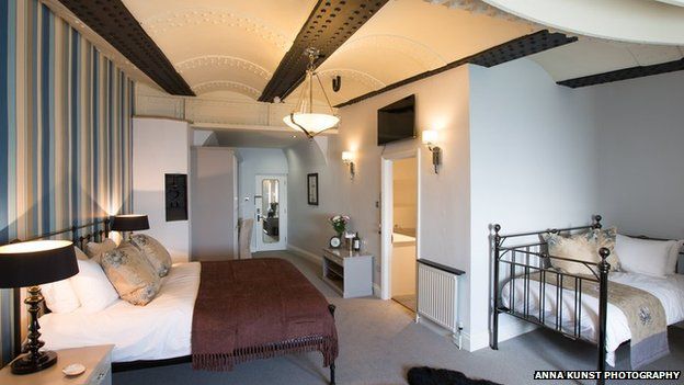 Historic No Man's Fort in the Solent re-opens as hotel - BBC News