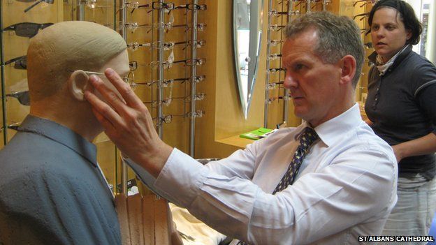 New statues mark St Albans Cathedral's 900th anniversary - BBC News