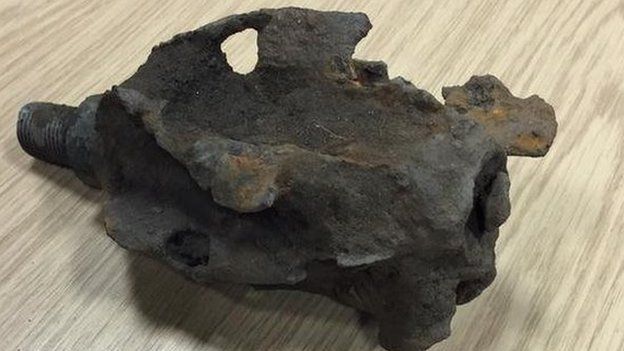 Metal detectorist finds WW2 bomb in Preston park - BBC News