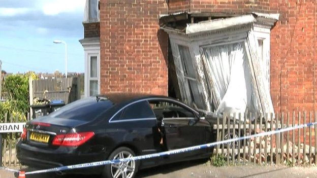 Car crashes into Margate house after failing to stop for police - BBC News