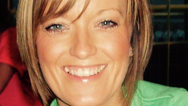 New Cross Hospital nurse in breast cancer op 'mix-up' - BBC News