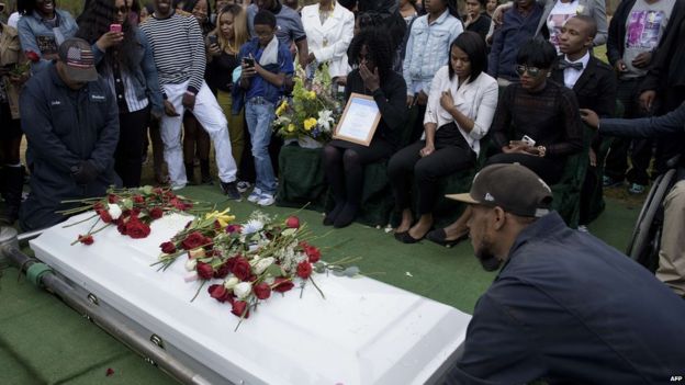 Baltimore: A night of rioting in pictures - BBC News