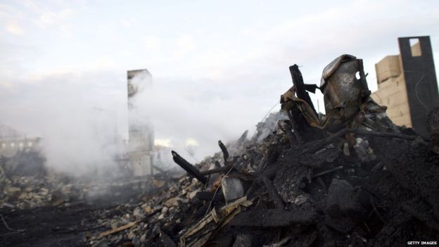 Baltimore: A night of rioting in pictures - BBC News