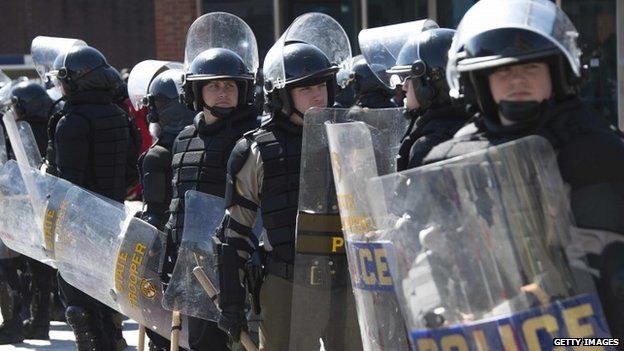 Baltimore riots: Obama condemns 'criminals' - BBC News