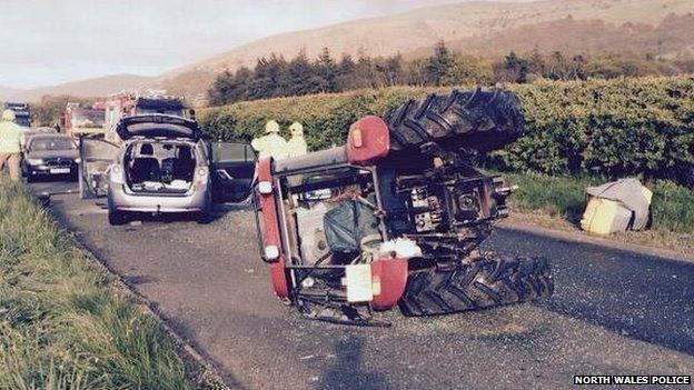 A55 reopens after multi-vehicle accident - BBC News